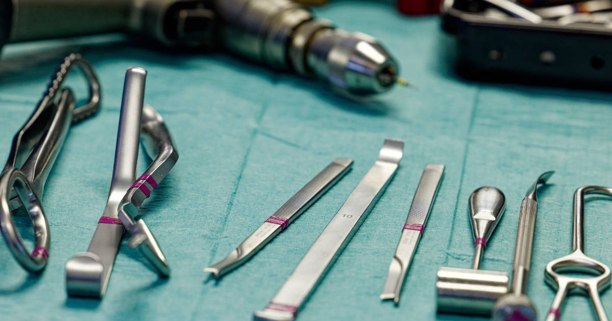 Total Knee Replacement - Trialing, Cementing and Implantation: ExR